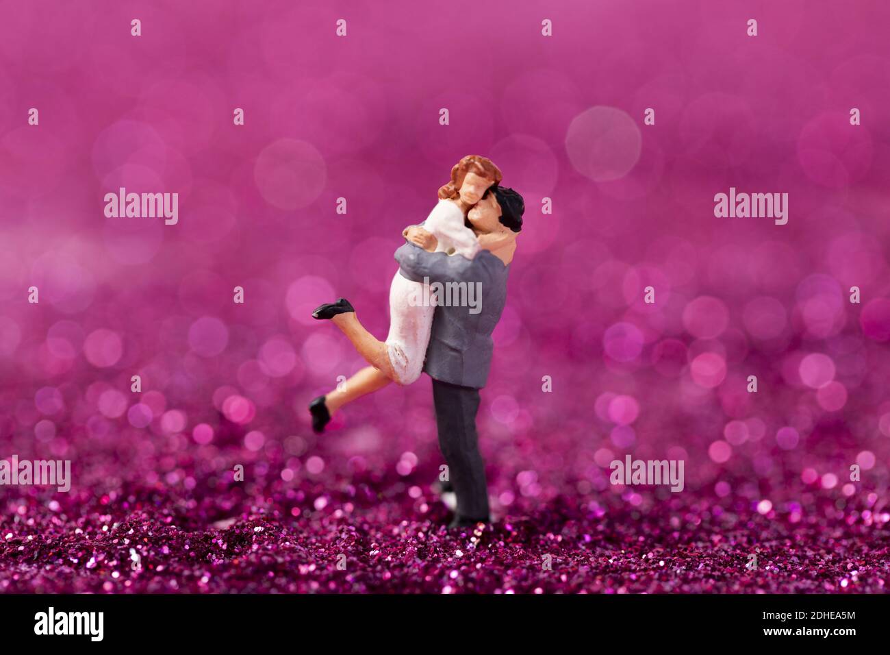 Two figures hugging hi-res stock photography and images - Alamy