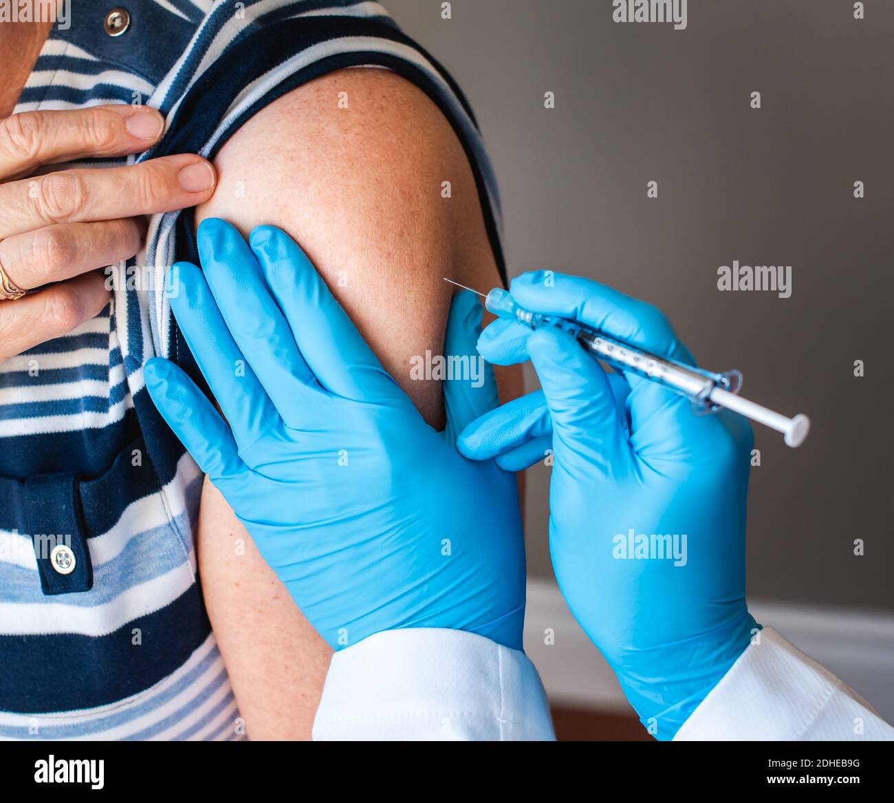 Injection arm senior hi-res stock photography and images - Alamy