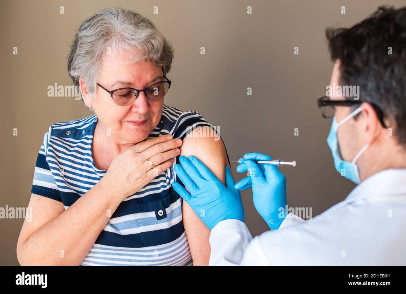 Shingles woman injection hi-res stock photography and images - Alamy