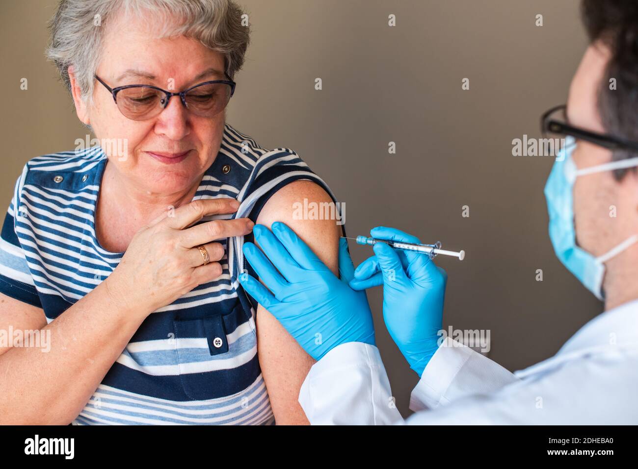 Woman shot needle arm hi-res stock photography and images - Alamy