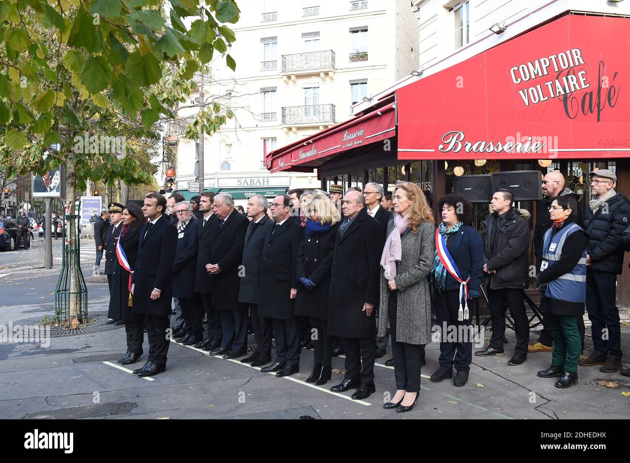 Plaque paris restaurant hi-res stock photography and images - Alamy