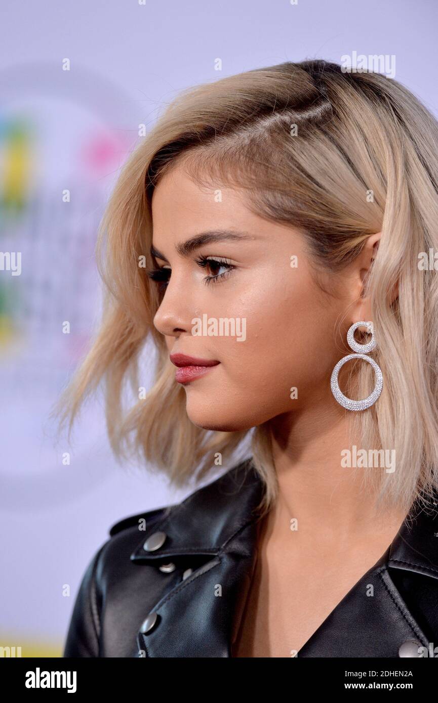 Selena Gomez attends the 2017 American Music Awards at Microsoft ...