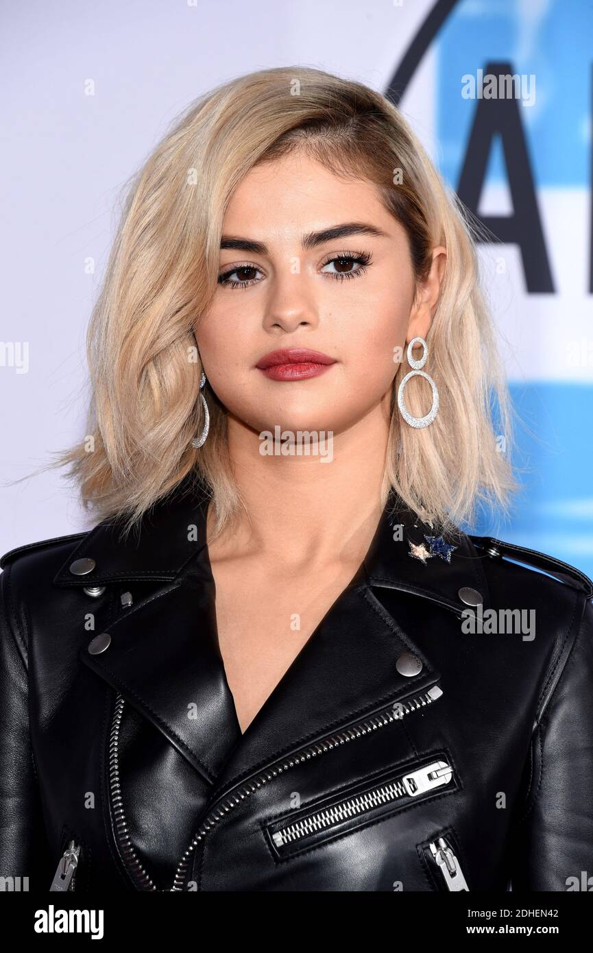 Selena Gomez attends the 2017 American Music Awards at Microsoft ...
