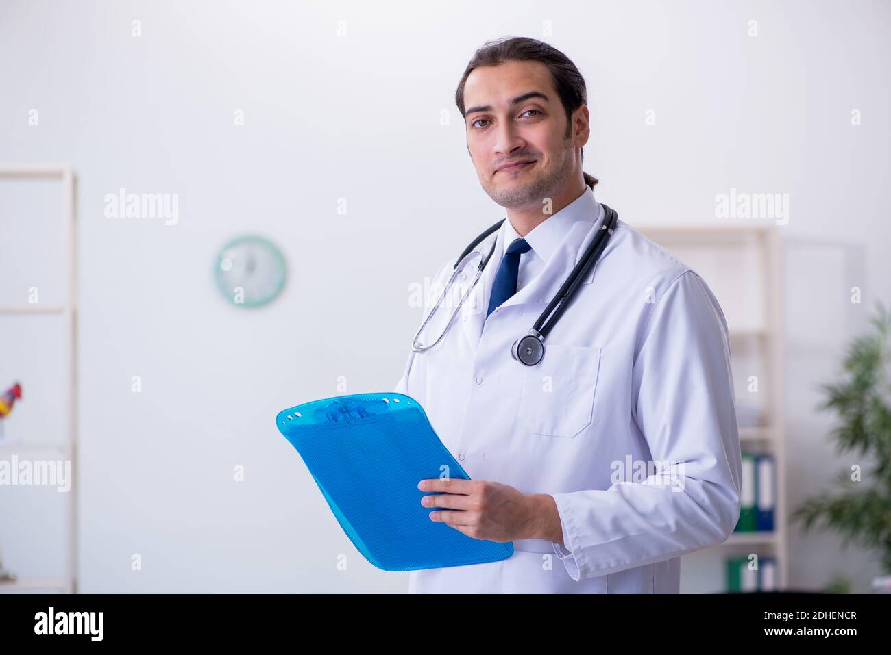 Male doctor taking notes hi-res stock photography and images - Alamy