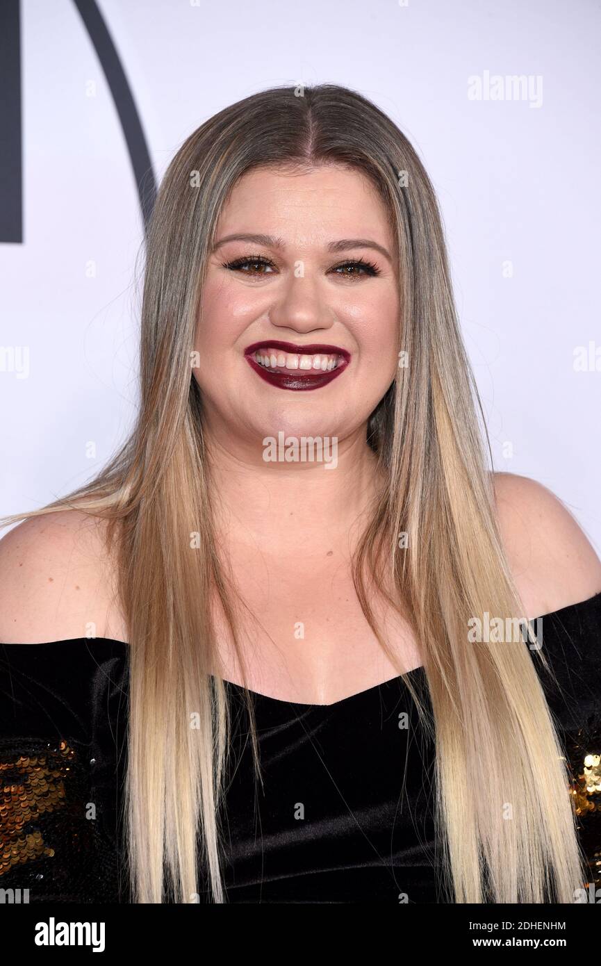 Kelly Clarkson attends the 2017 American Music Awards at Microsoft ...