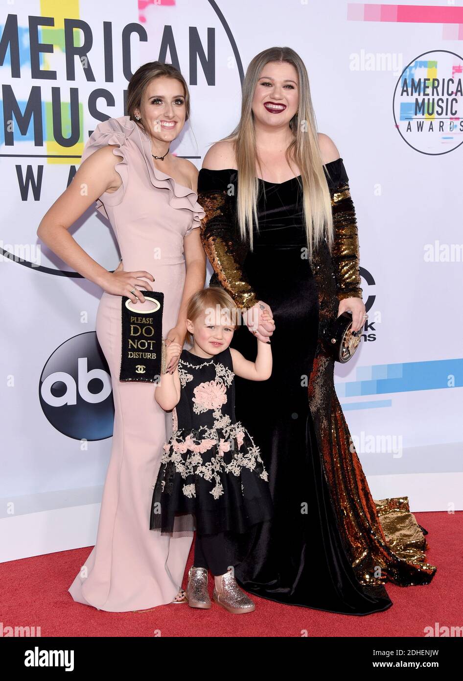 Kelly Clarkson attends the 2017 American Music Awards at Microsoft ...