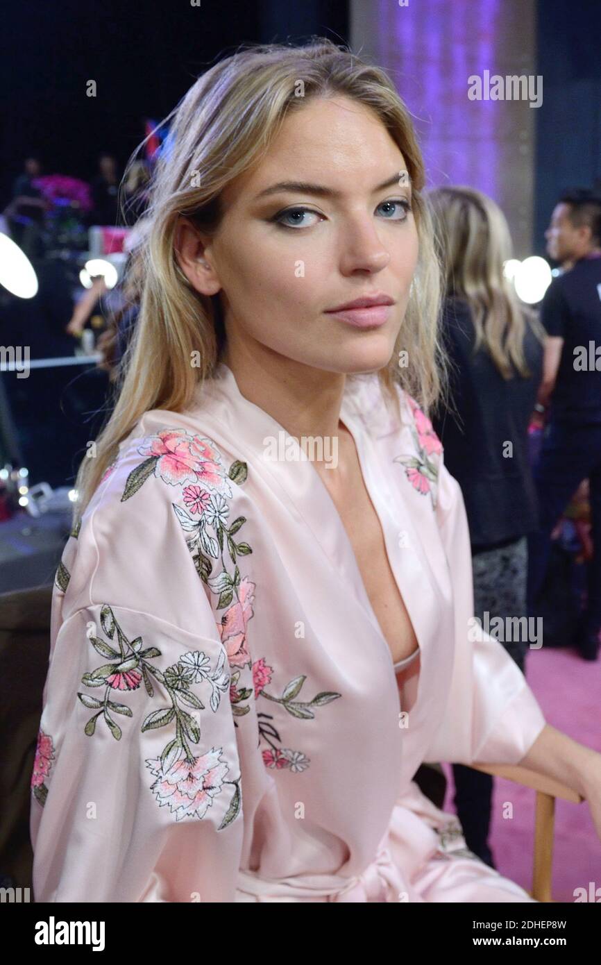 Martha hunt 2017 victoria’s secret hi-res stock photography and images ...