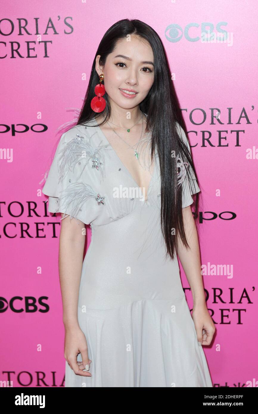 Bea hayden attending pink carpet prior hi-res stock photography and ...