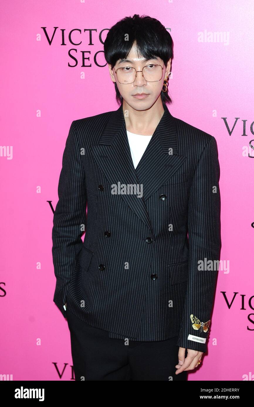 Han Huohuo attending the Pink Carpet prior to the Victoria's Secret ...