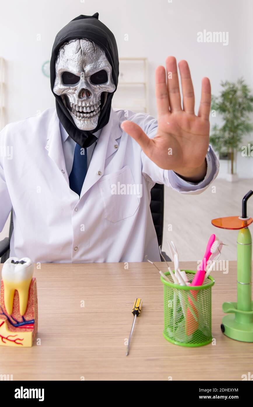 Demon dentist hi-res stock photography and images - Alamy