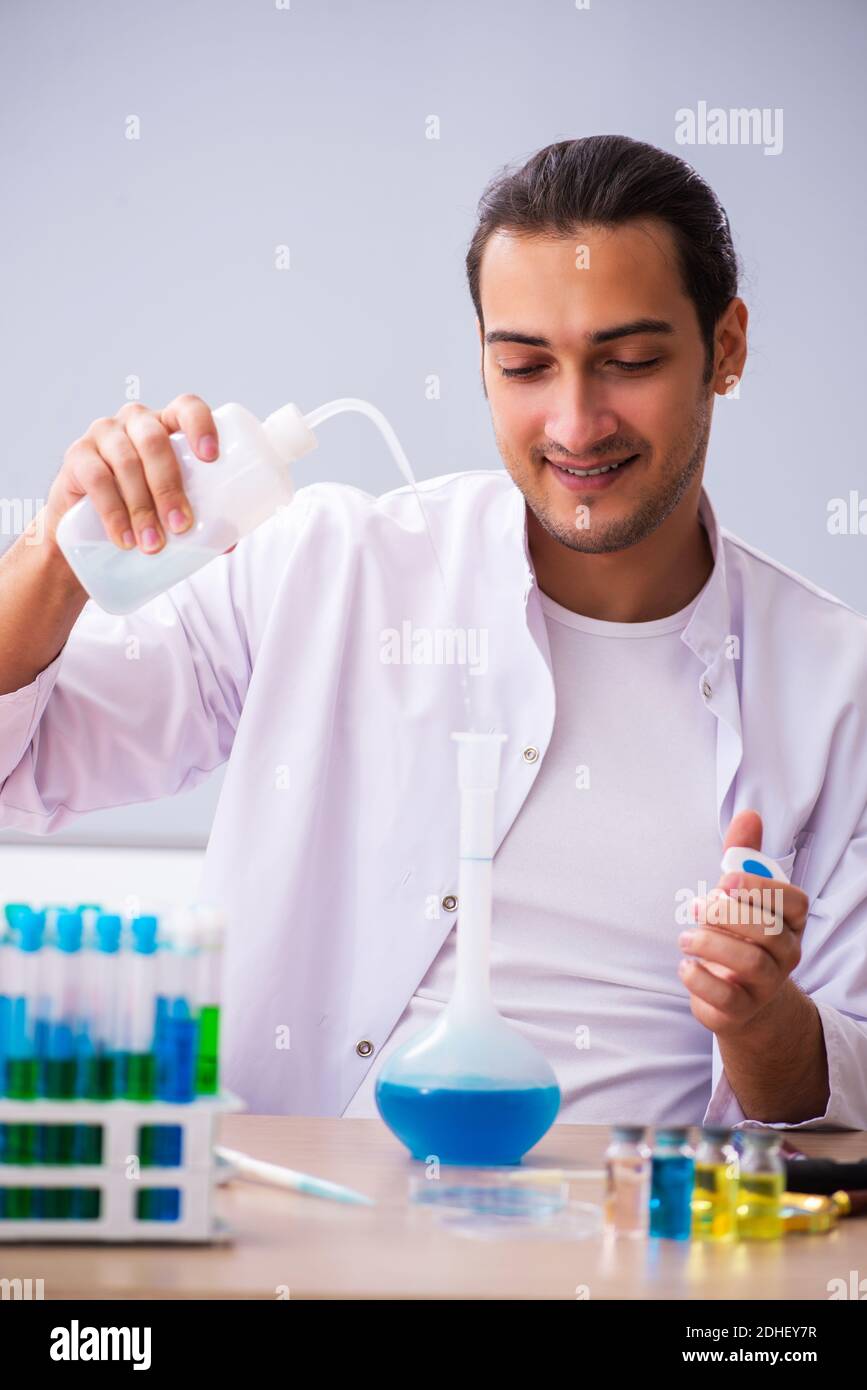 Young male chemistry teacher in the classroom Stock Photo - Alamy