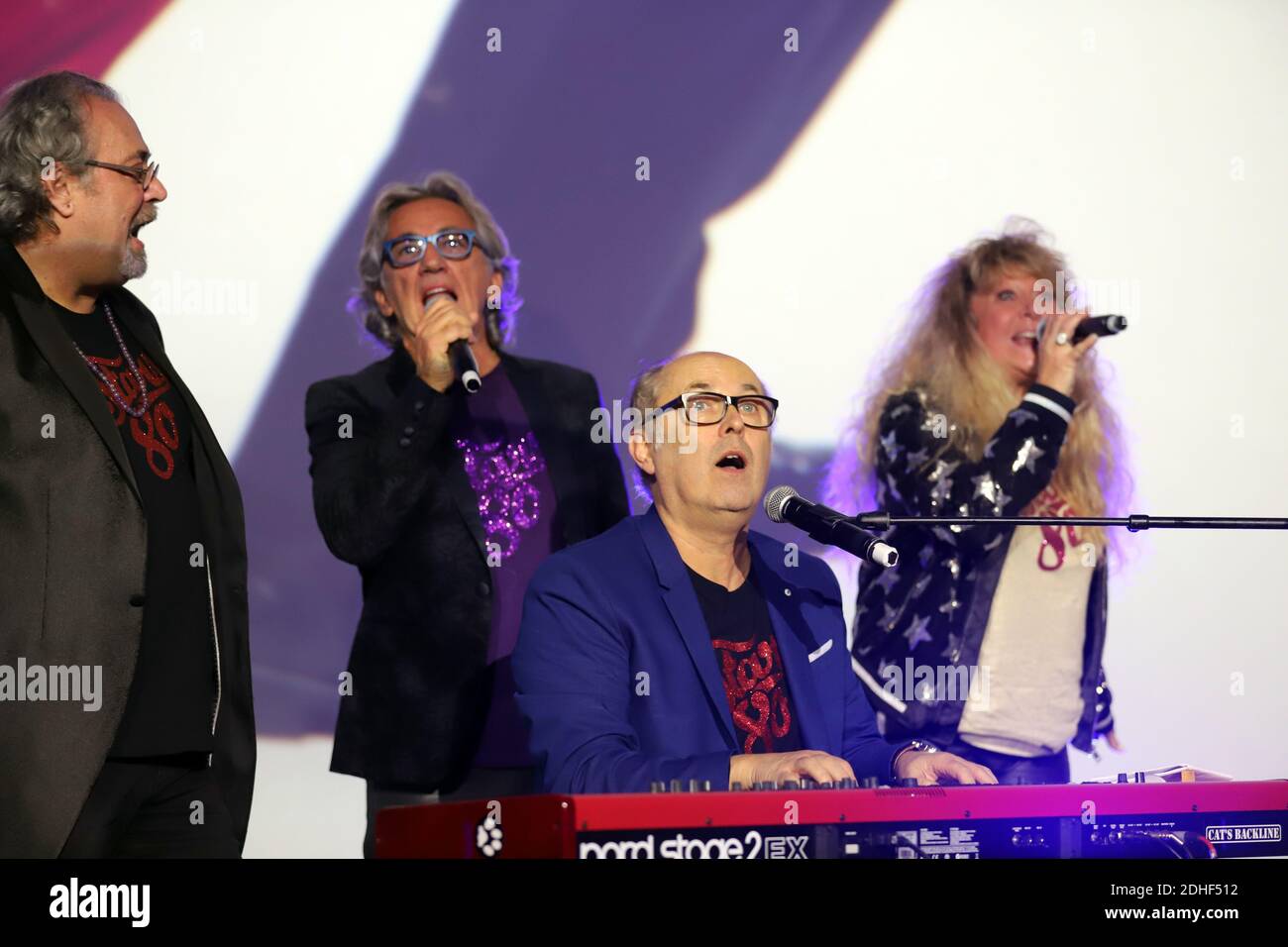 Exclusive - Peter et Sloane during a showcase as part of the Stars 80 ...