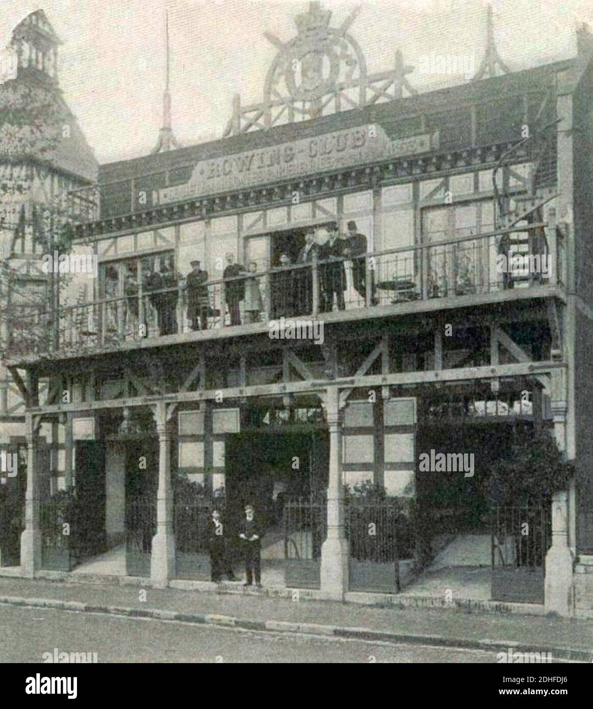 La garage du Rowing-Club de Paris à Courbevoie, en 1903 Stock Photo - Alamy