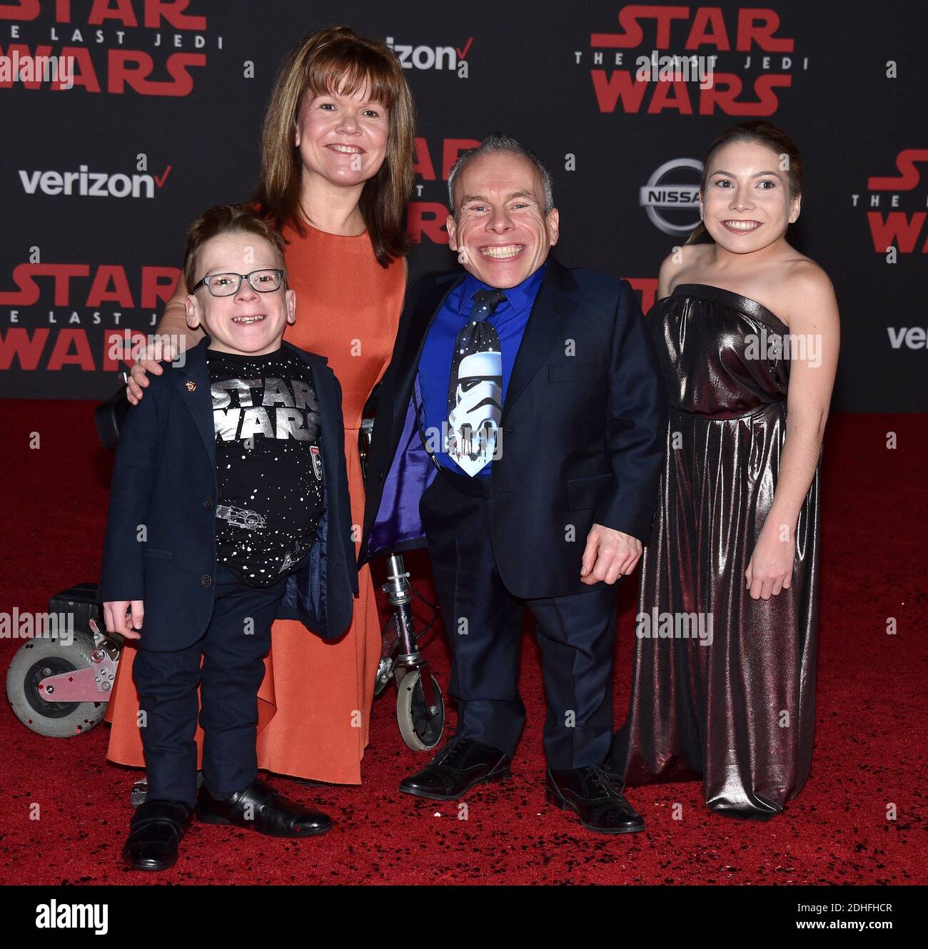 Warwick davis star wars last jedi hi-res stock photography and images ...