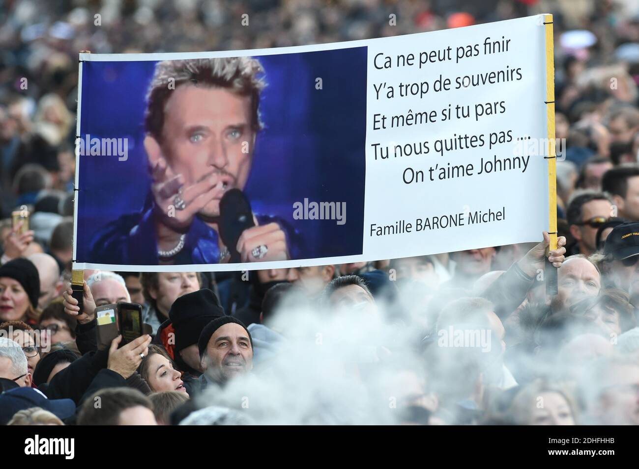 Fans pay tribute to Johnny Hallyday during the funeral ceremony ...