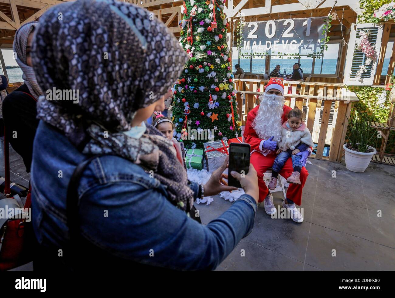 Gaza, Palestine. 10th Dec, 2020. A Palestinian waiter, dressed as Santa ...