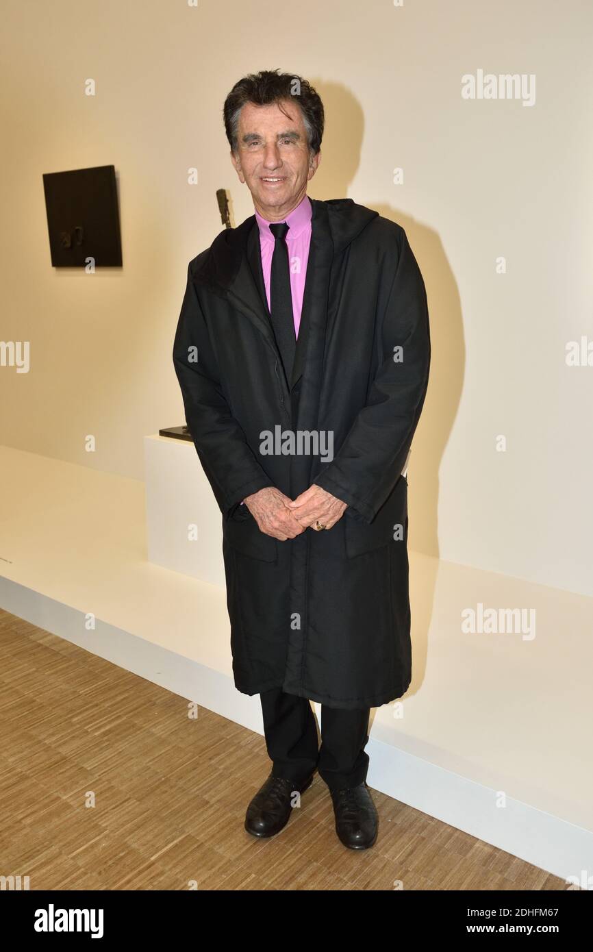 Jack Lang assiste a la retrospective du sculpteur Cesar au Centre ...