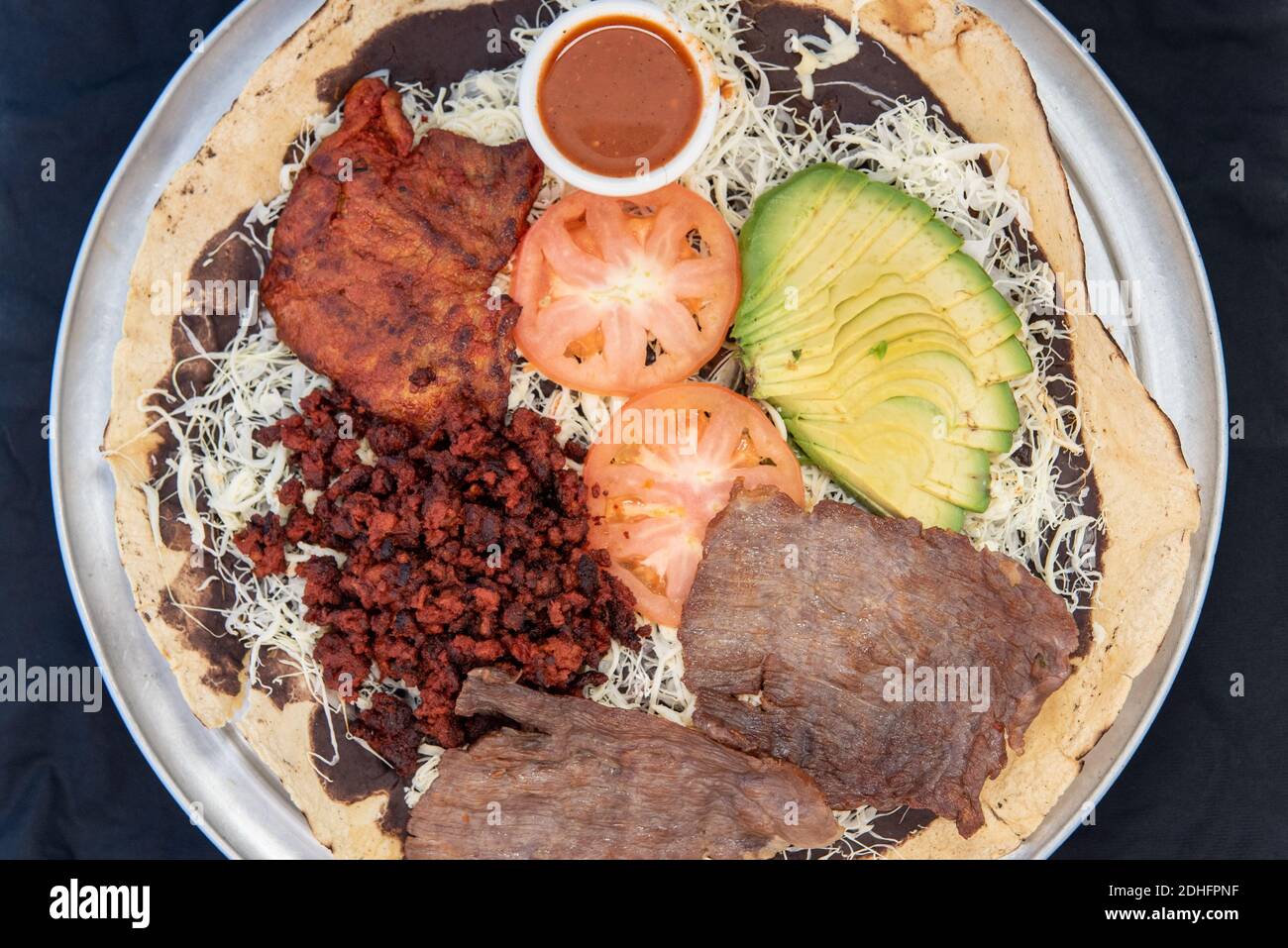 Tlayuda mixta hi-res stock photography and images - Alamy