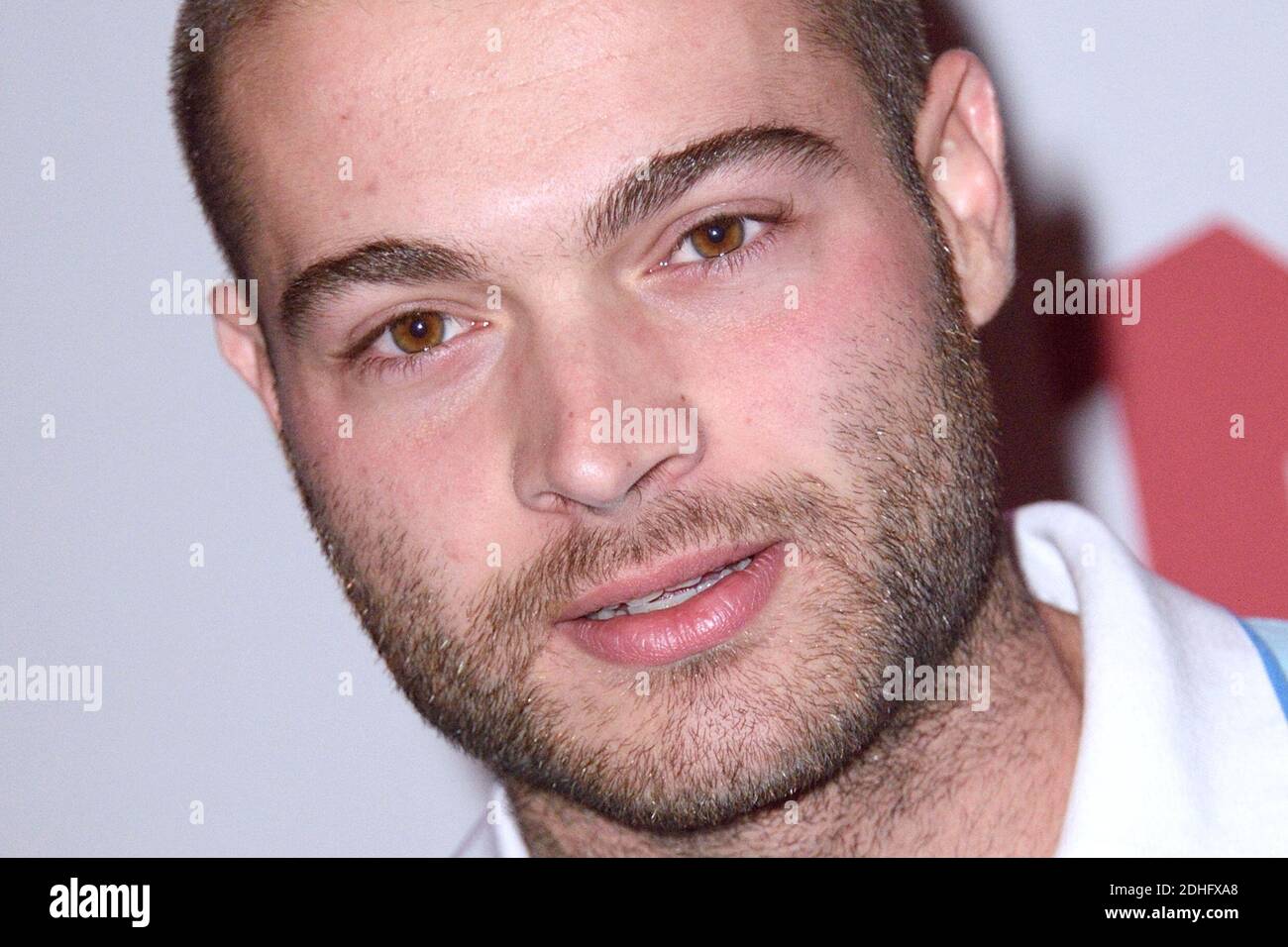 Quentin (Les 10 Couples Parfaits) assiste a la conference de presse de ...