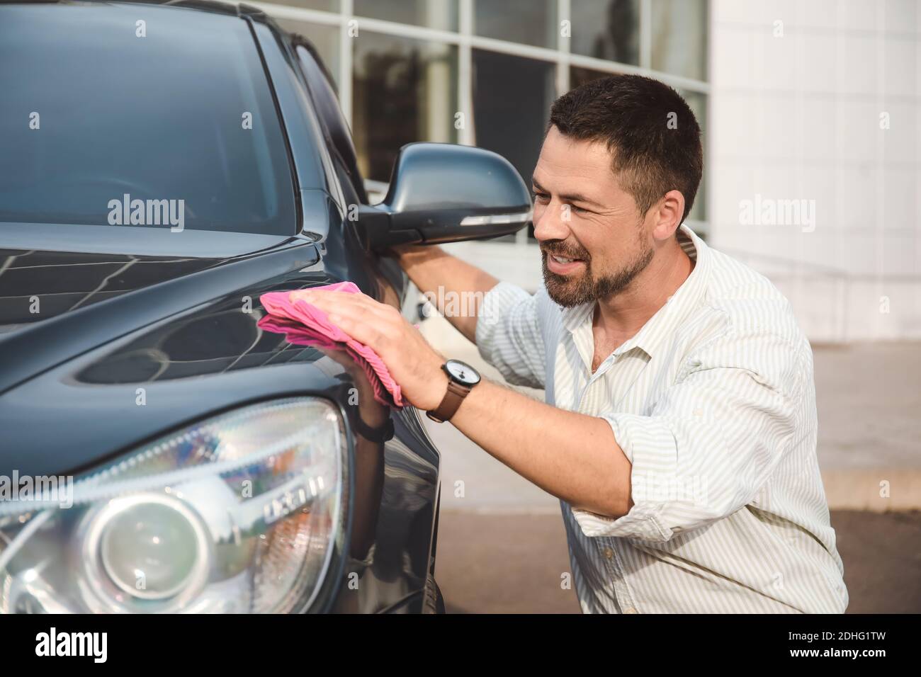 Handsome man washing his car outdoors Stock Photo - Alamy
