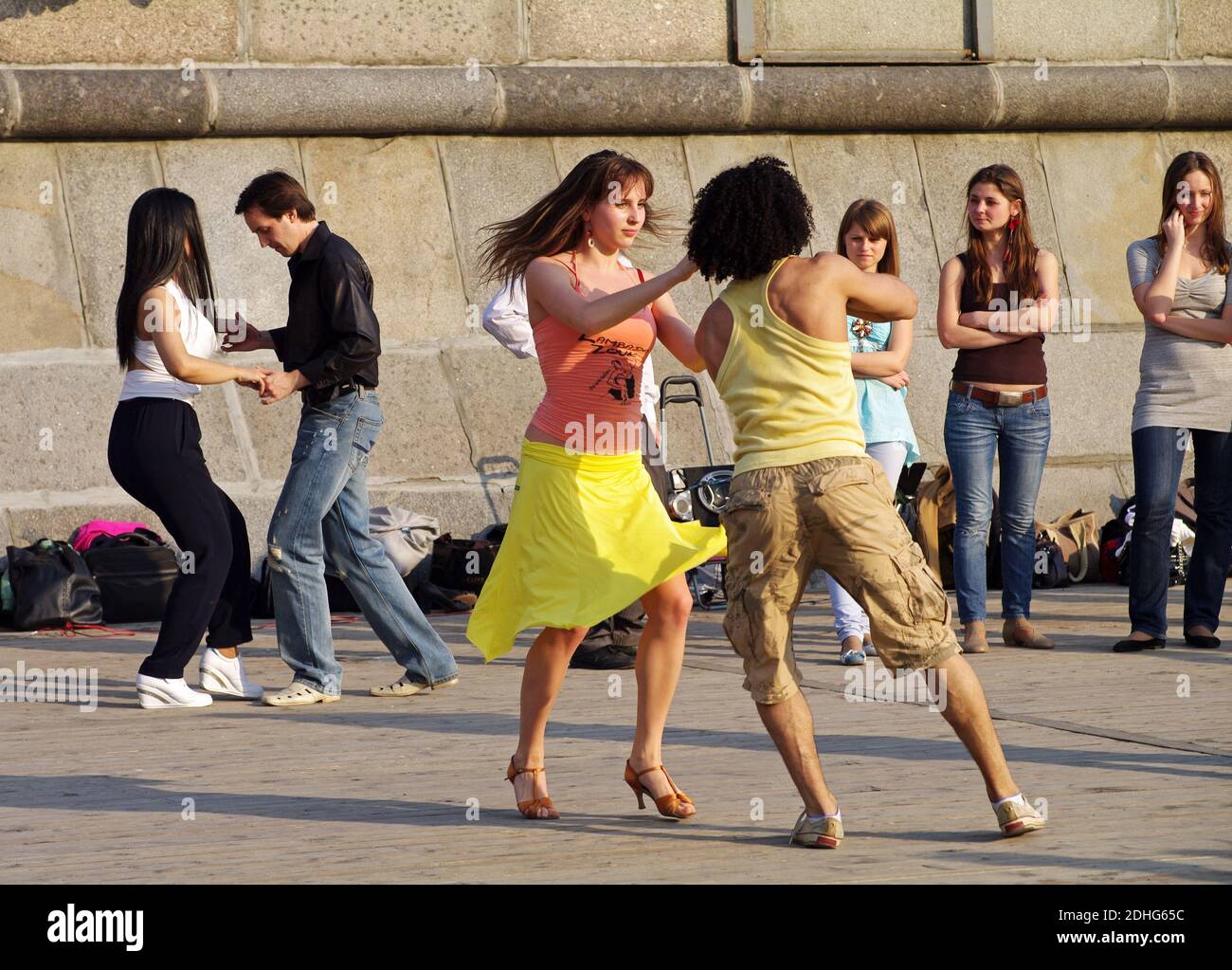 Wall park dancing people hi-res stock photography and images - Alamy
