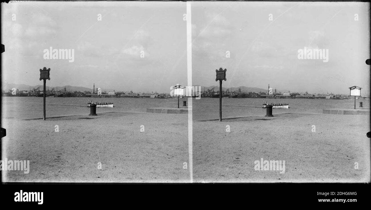 La ciutat de Barcelona vista des de l'escullera de ponent Stock Photo ...