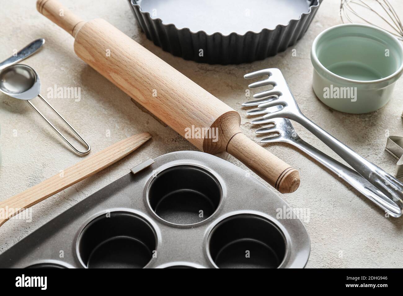 Set of kitchen utensils for bakery on grey background Stock Photo - Alamy