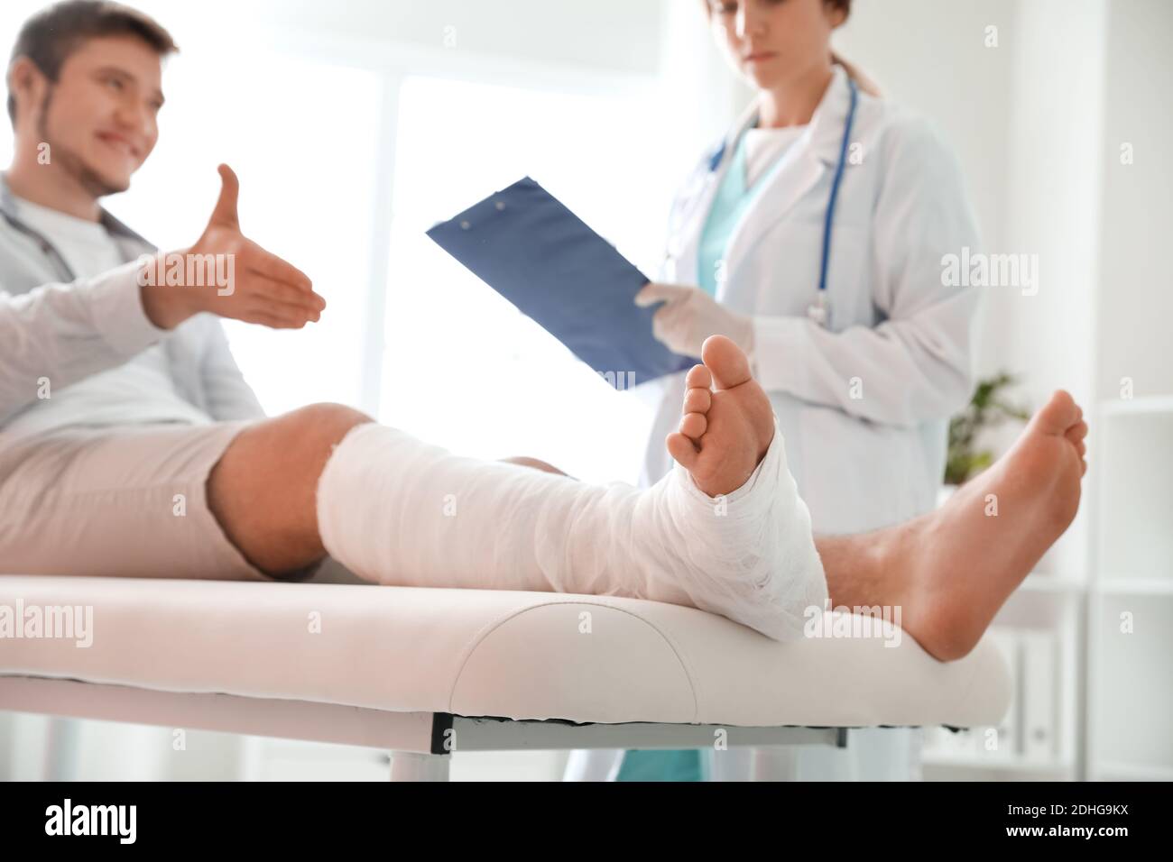 Shinbone fracture hi-res stock photography and images - Alamy