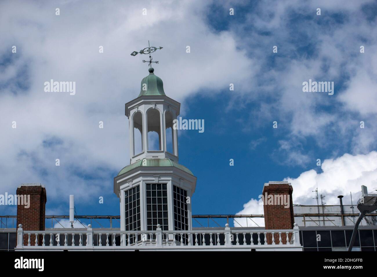 Compass tower bridge hi-res stock photography and images - Alamy