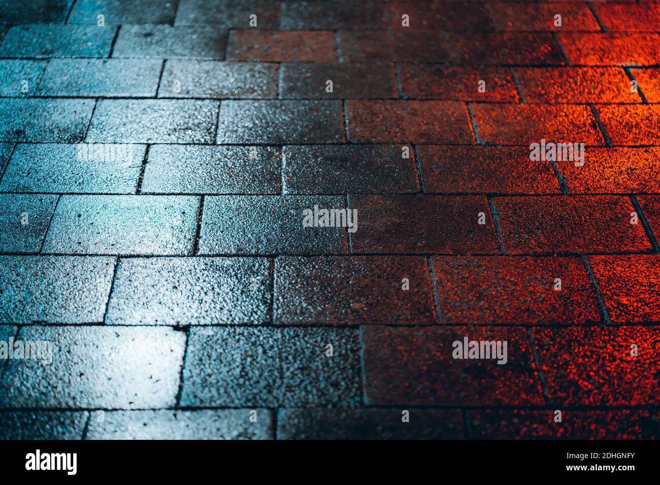 Shiny wet ground hi-res stock photography and images - Alamy
