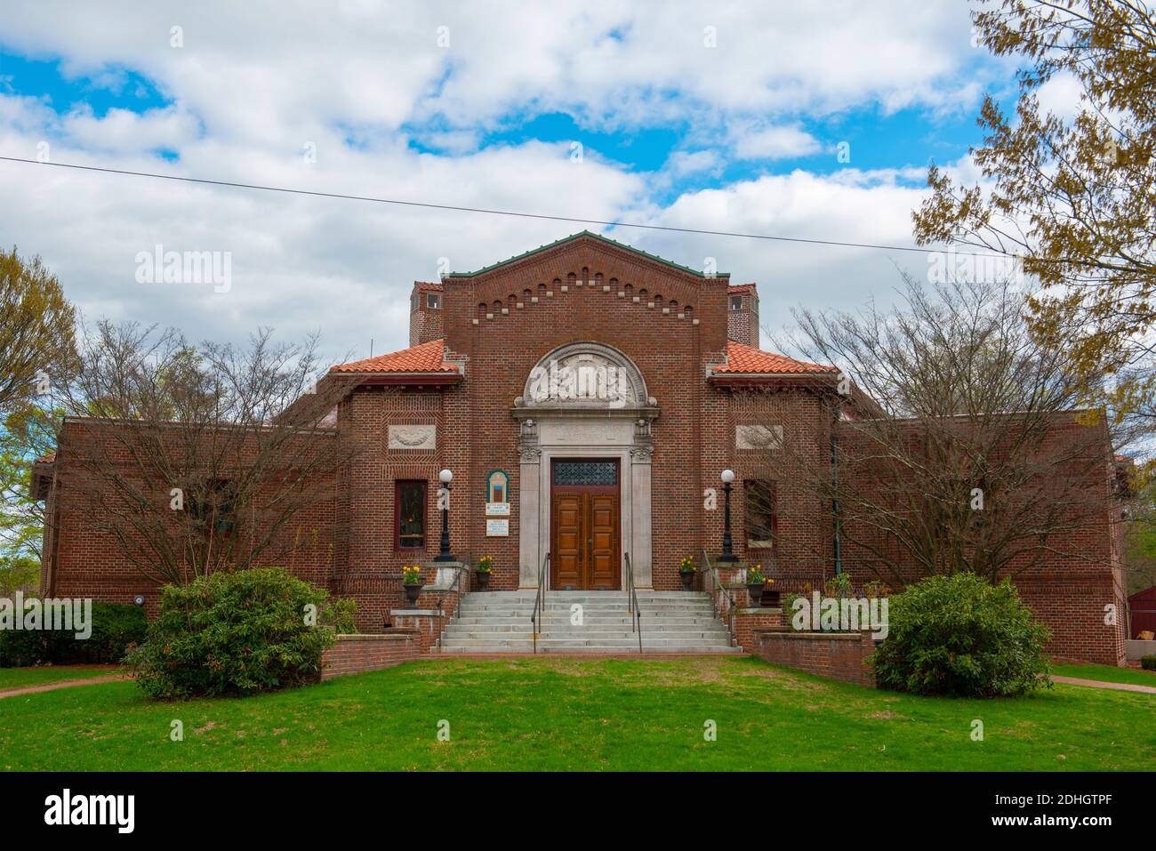 Stevens Memorial Library on 345 Main Street in town center of North ...