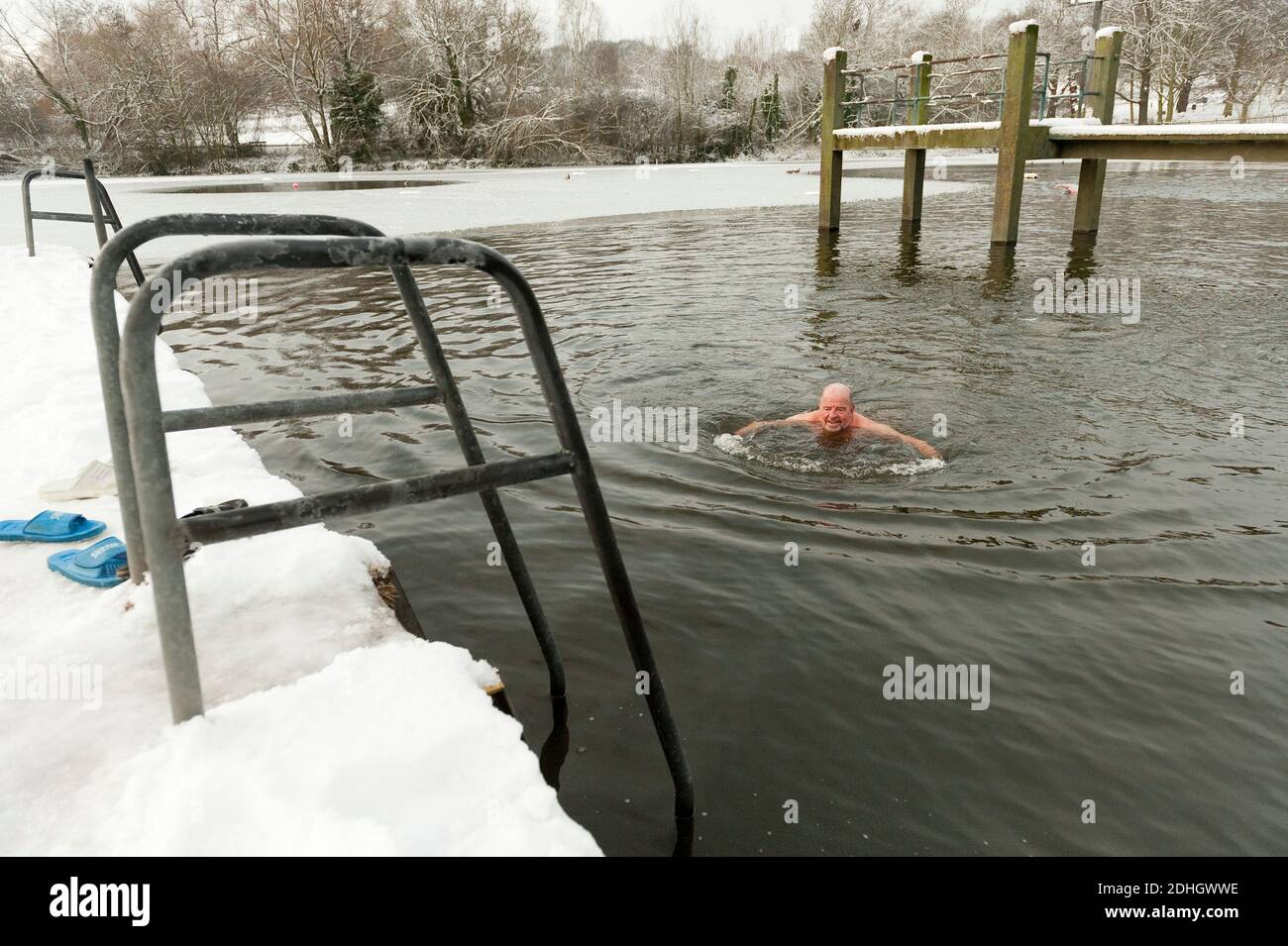 Hampstead pond men's hi-res stock photography and images - Alamy