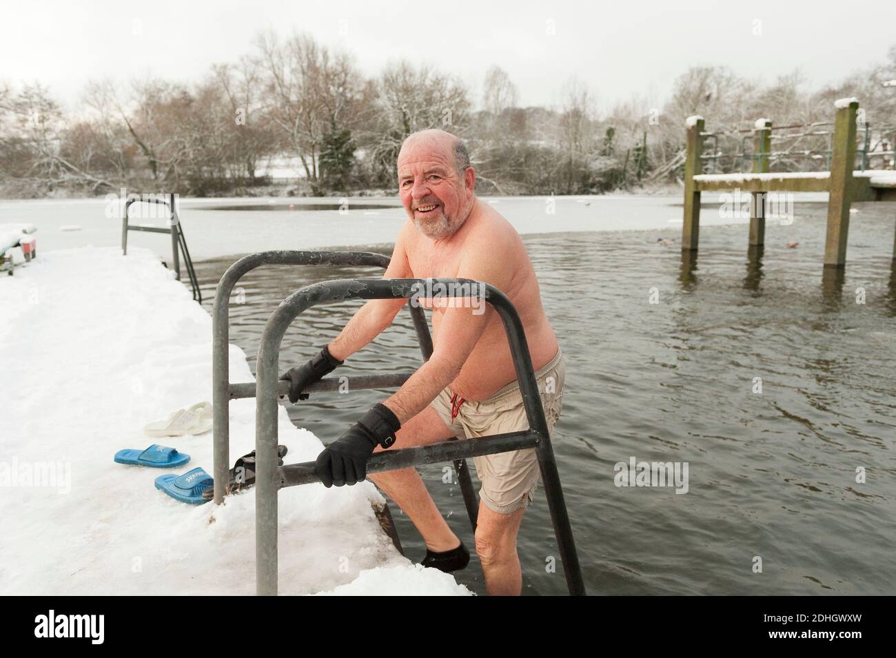 Hampstead pond men's hi-res stock photography and images - Alamy