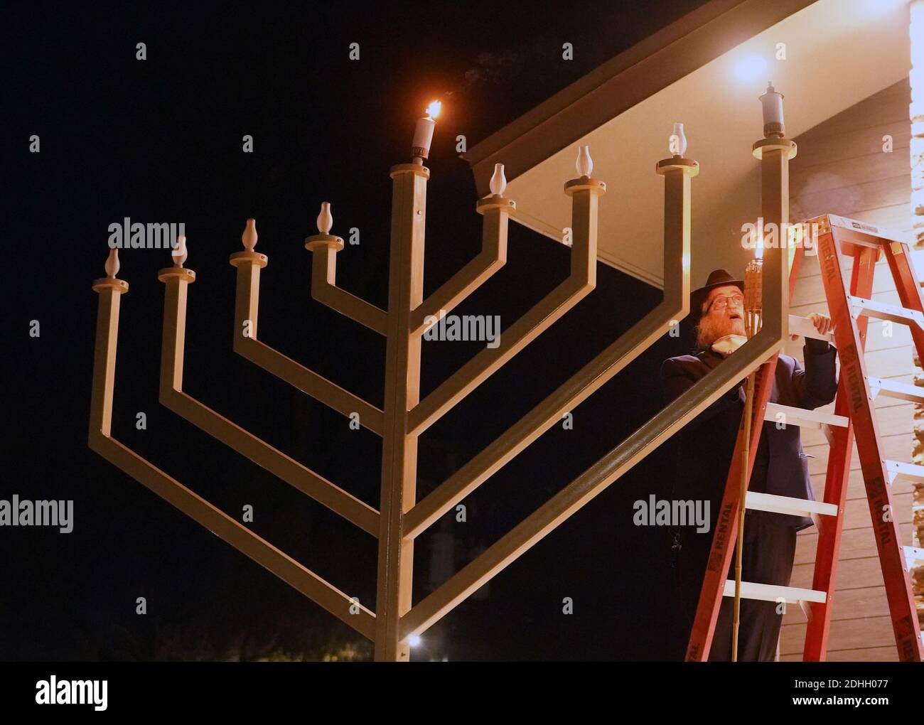 University City, United States. 10th Dec, 2020. Rabbi Yosef Landa sings ...