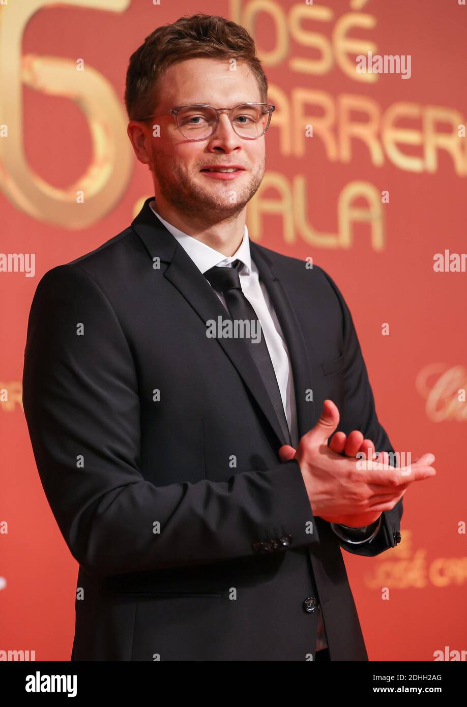 Leipzig, Germany. 10th Dec, 2020. The German actor Luan Gummich comes ...