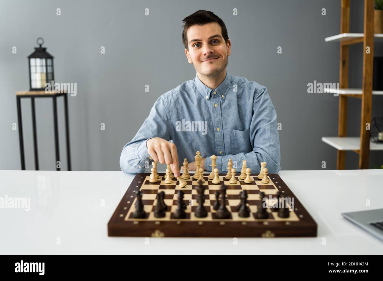 Playing chess competition hi-res stock photography and images - Alamy