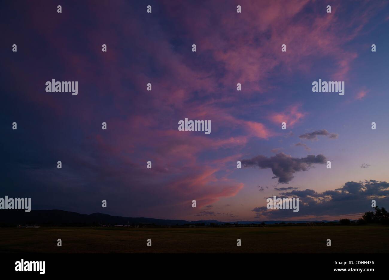 Sunset in big sky Stock Photo - Alamy