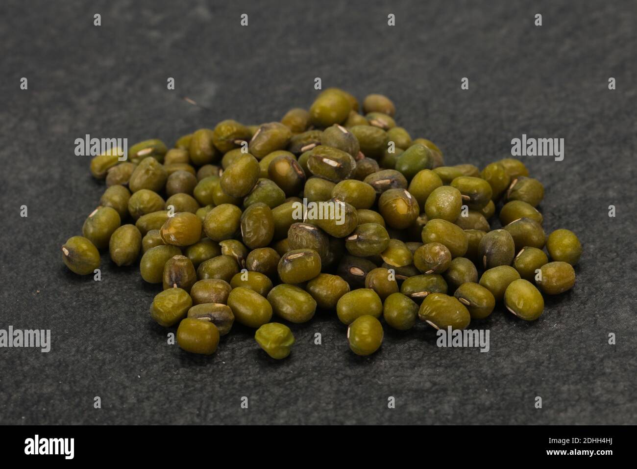 Dry raw beans mung ready for cooking Stock Photo - Alamy