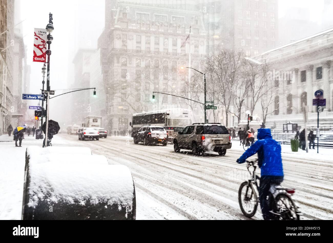Winter snowstorm blizzard in New York City with heavy snow falling ...