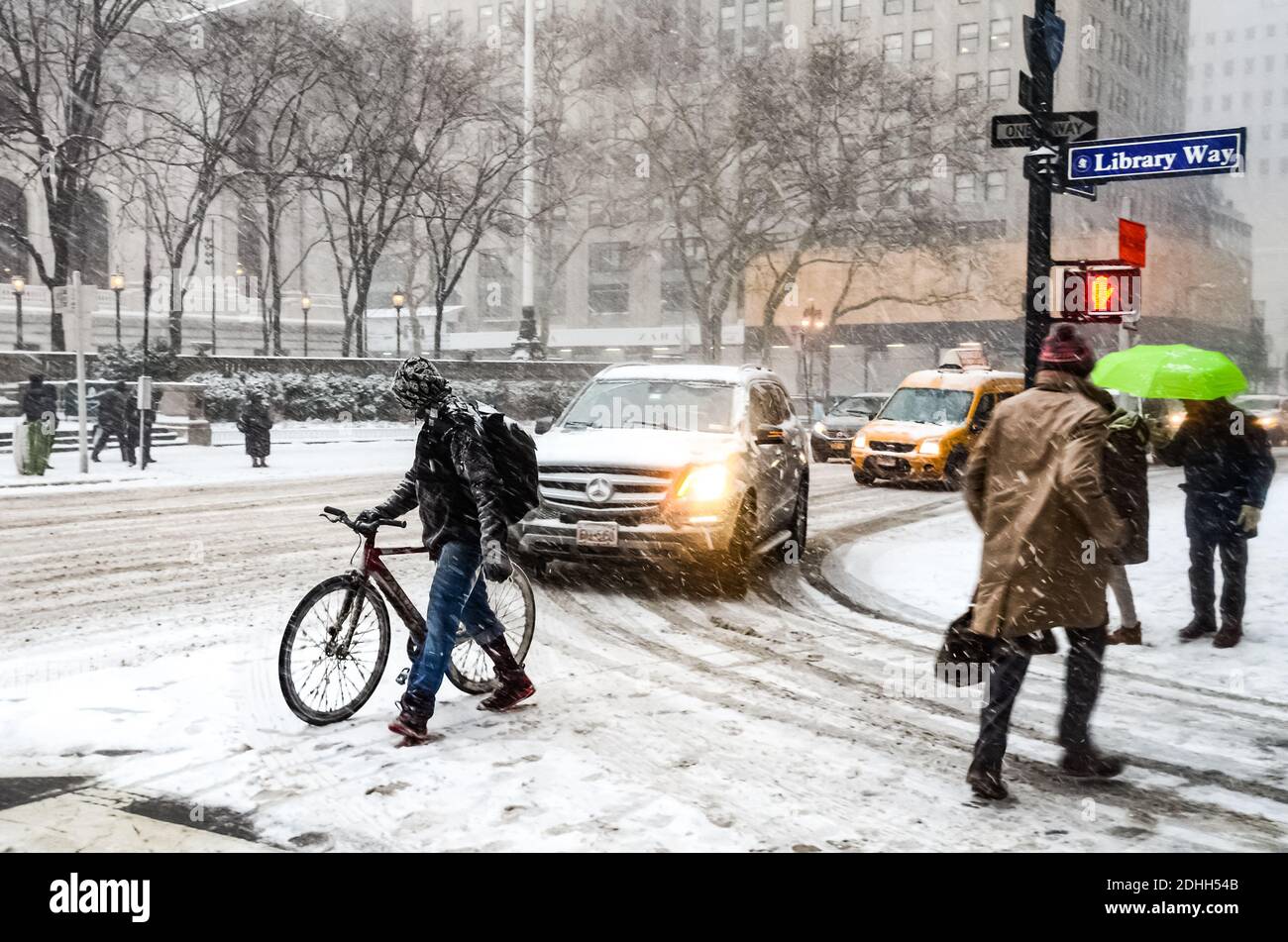 Winter snowstorm blizzard in New York City with heavy snow falling ...