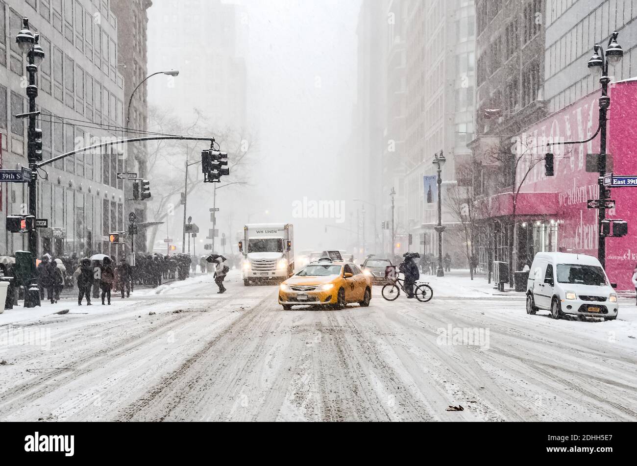 Winter snowstorm blizzard in New York City with heavy snow falling ...