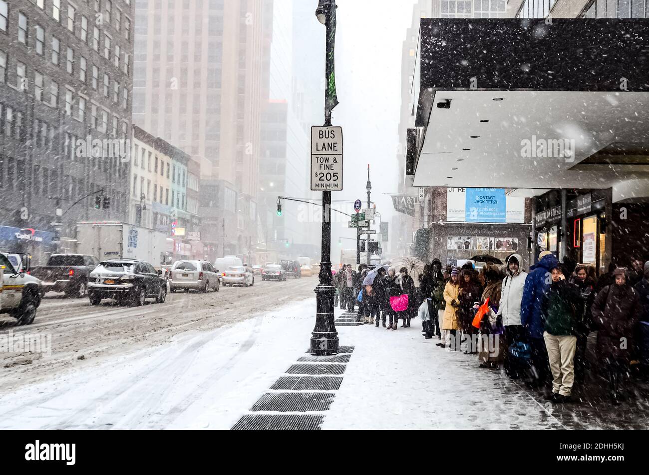 Winter snowstorm blizzard in New York City with heavy snow falling ...