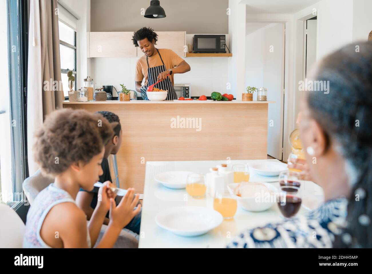 Father serving meal family hi-res stock photography and images - Alamy