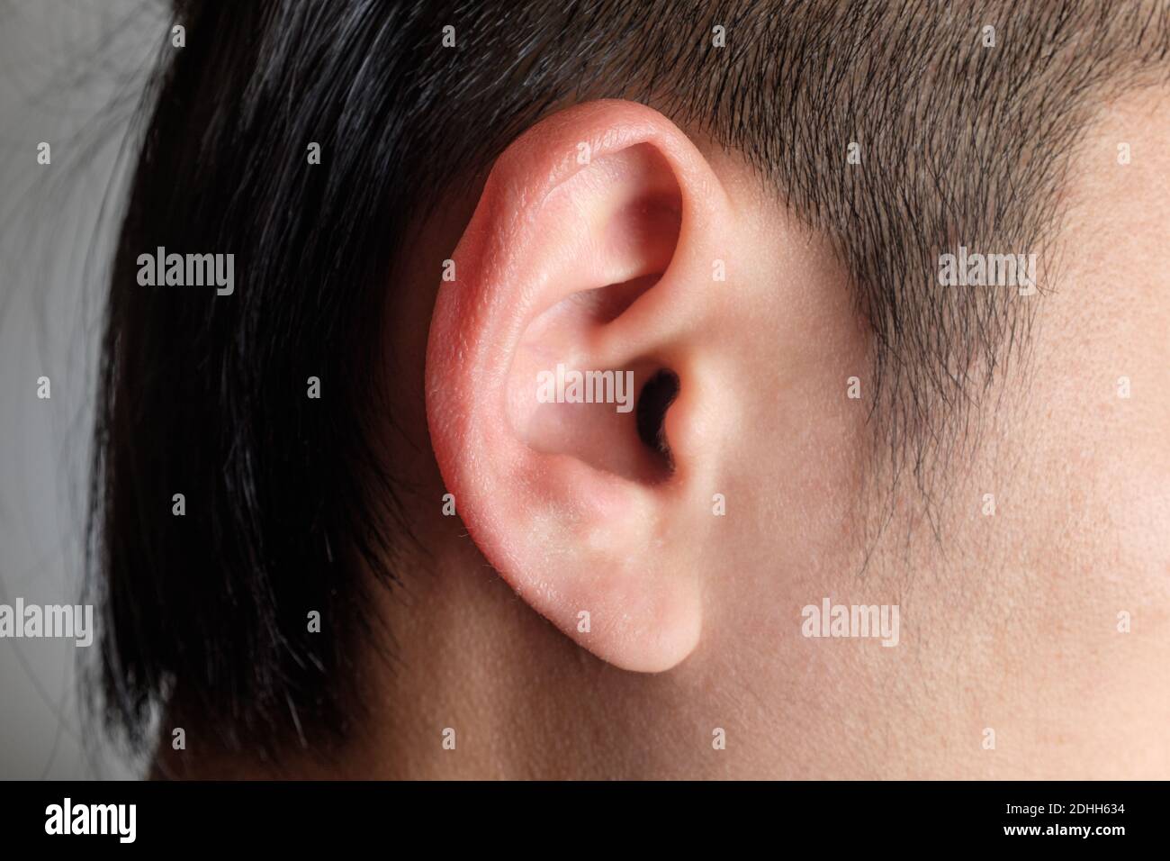 Listening close hi-res stock photography and images - Alamy