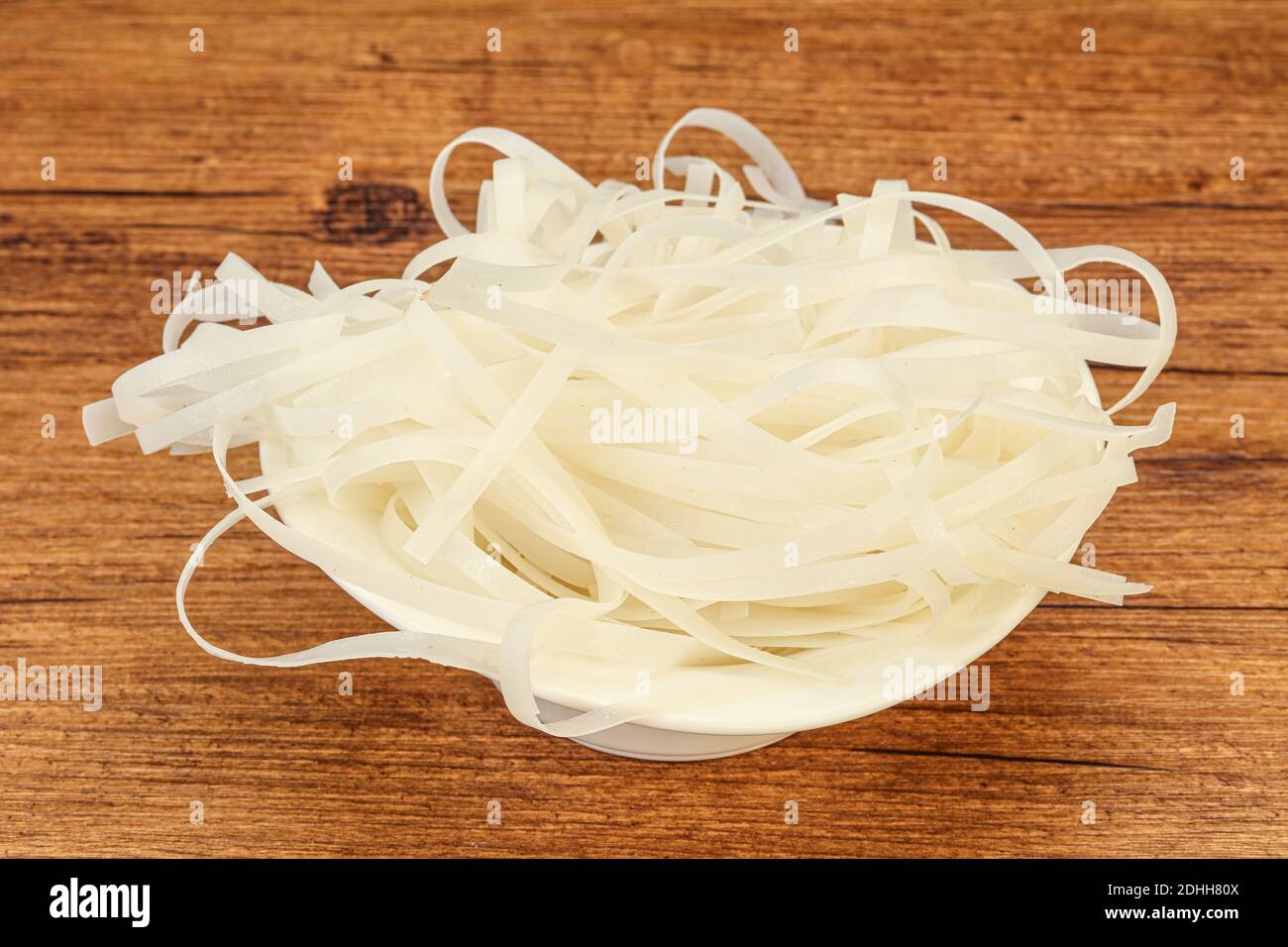 Boiled rice noodle ready for cooking Stock Photo - Alamy