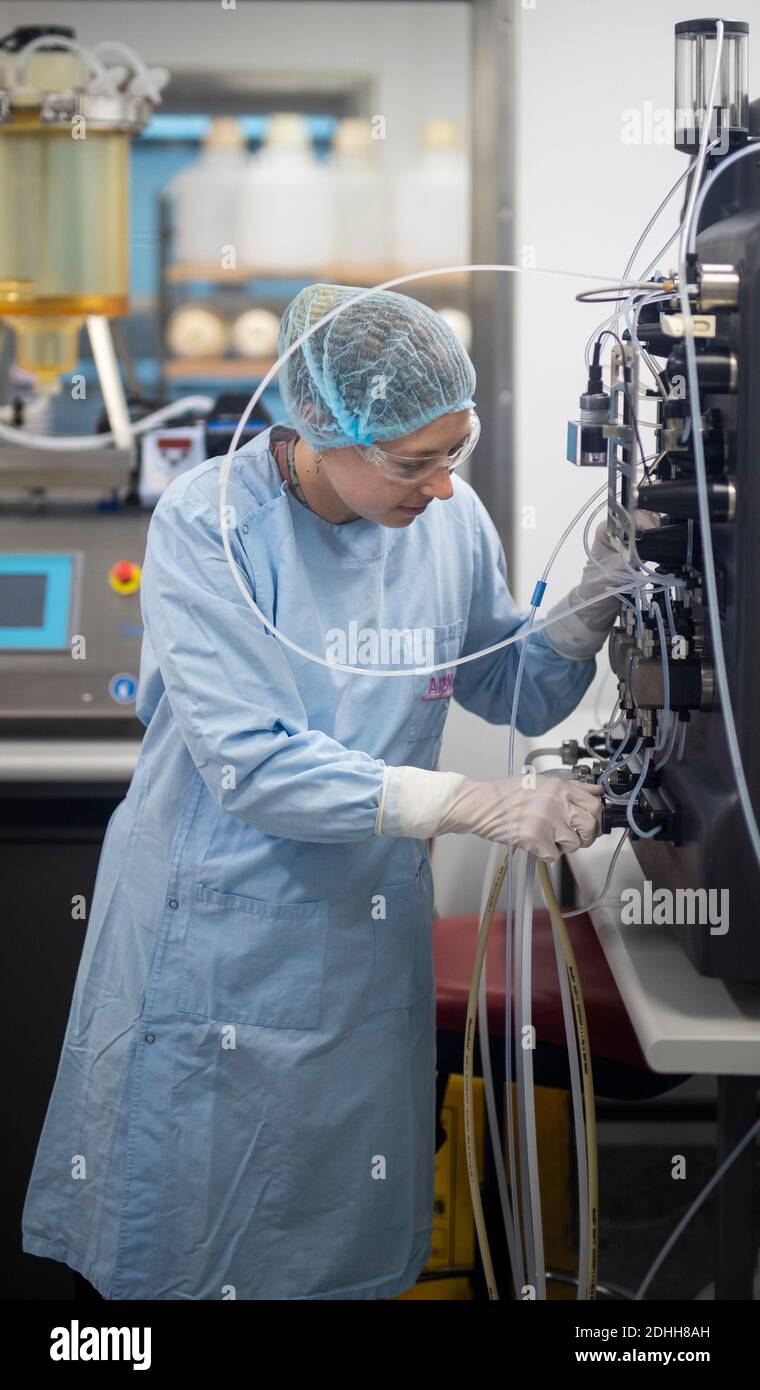 The university of queensland lab hi-res stock photography and images ...