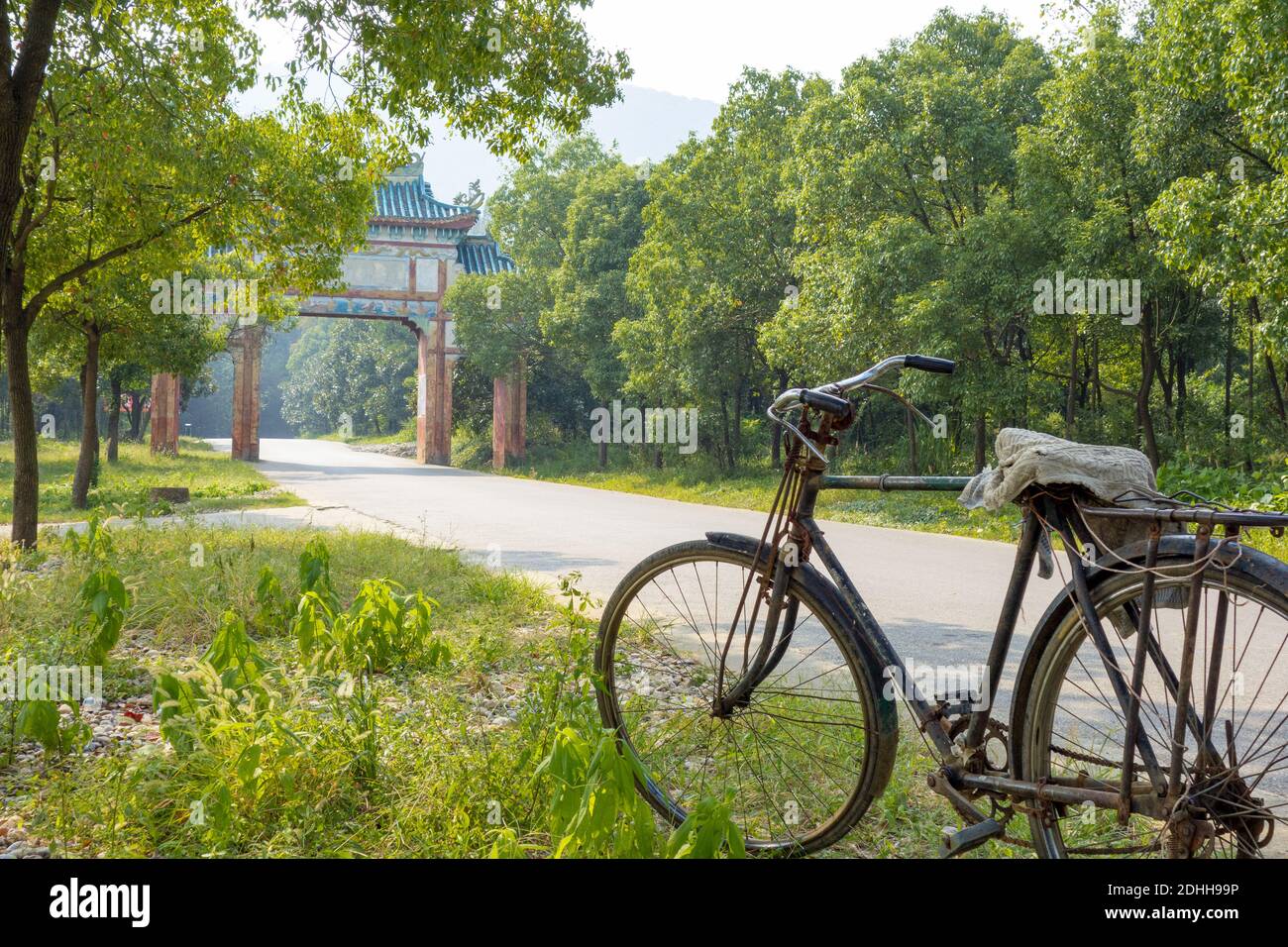 A view of an old rustic bike along the road near an ancient arc ...