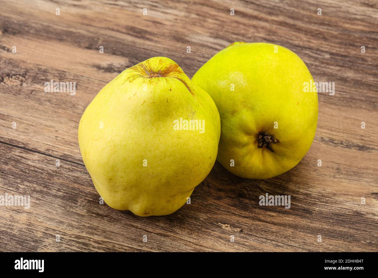 Sweet ripe and juicy quinces fruit Stock Photo - Alamy