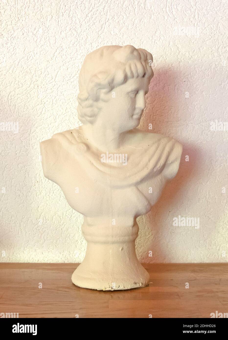 Simple statue hi-res stock photography and images - Alamy