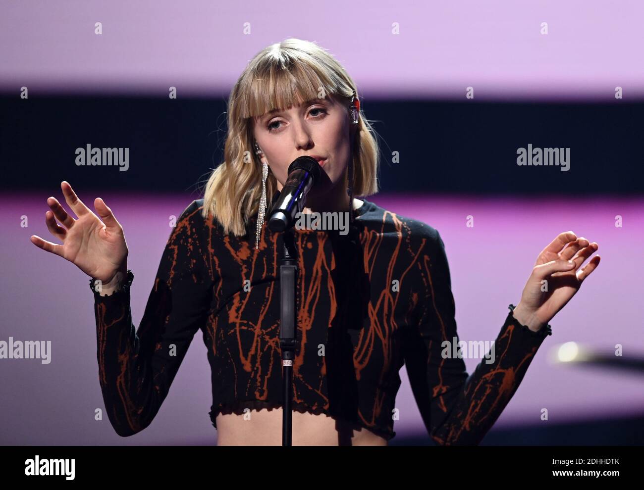 Leipzig, Germany. 10th Dec, 2020. Singer-songwriter Lea is on stage ...